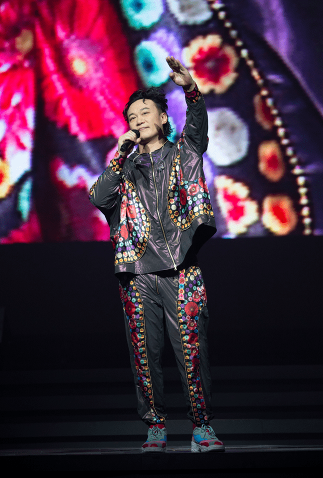 Eason陈奕迅第24场演唱会首次落泪，新歌《盲婚哑嫁》剧场版惊喜首映 - 360娱乐，你开心就好