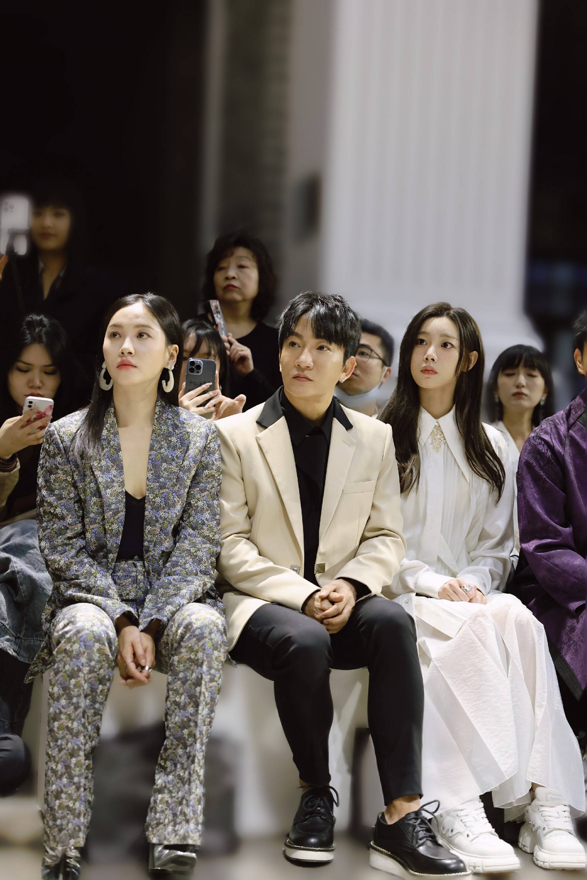 李炳辰亮相ZIFEI WANG 23AW “异托邦”大秀 享受虚实相生的东方美学 - 360娱乐，你开心就好