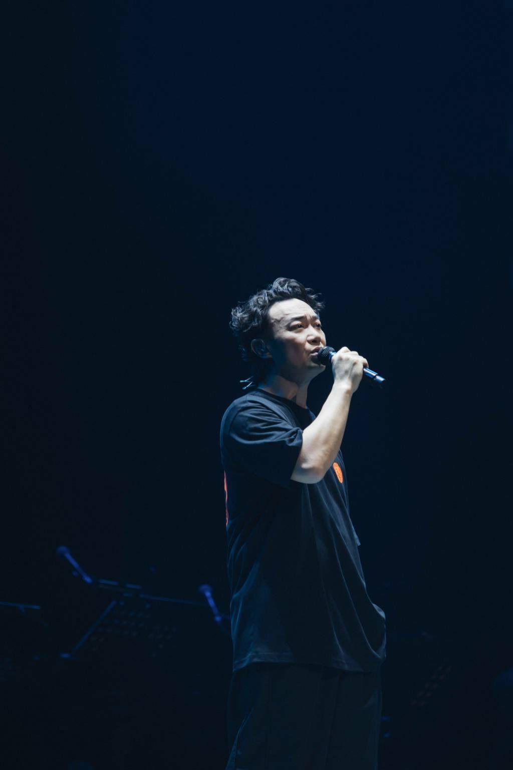 陈奕迅新歌《空城记》MV花絮首曝光 Eason演唱会畅聊幕后故事 - 360娱乐，你开心就好